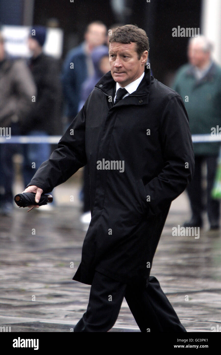 Danny wilson arrives sheffield cathedral funeral emlyn hughes hi-res ...