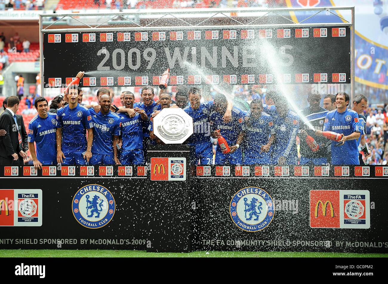 Chelsea players celebrate winning the Community Shield Stock Photo - Alamy