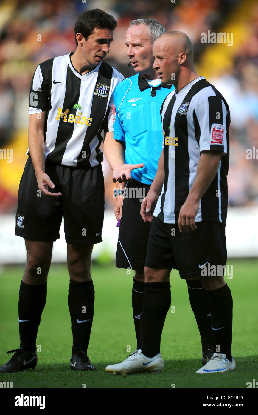 Full length stock skipper datacoapplies hi-res stock photography and ...