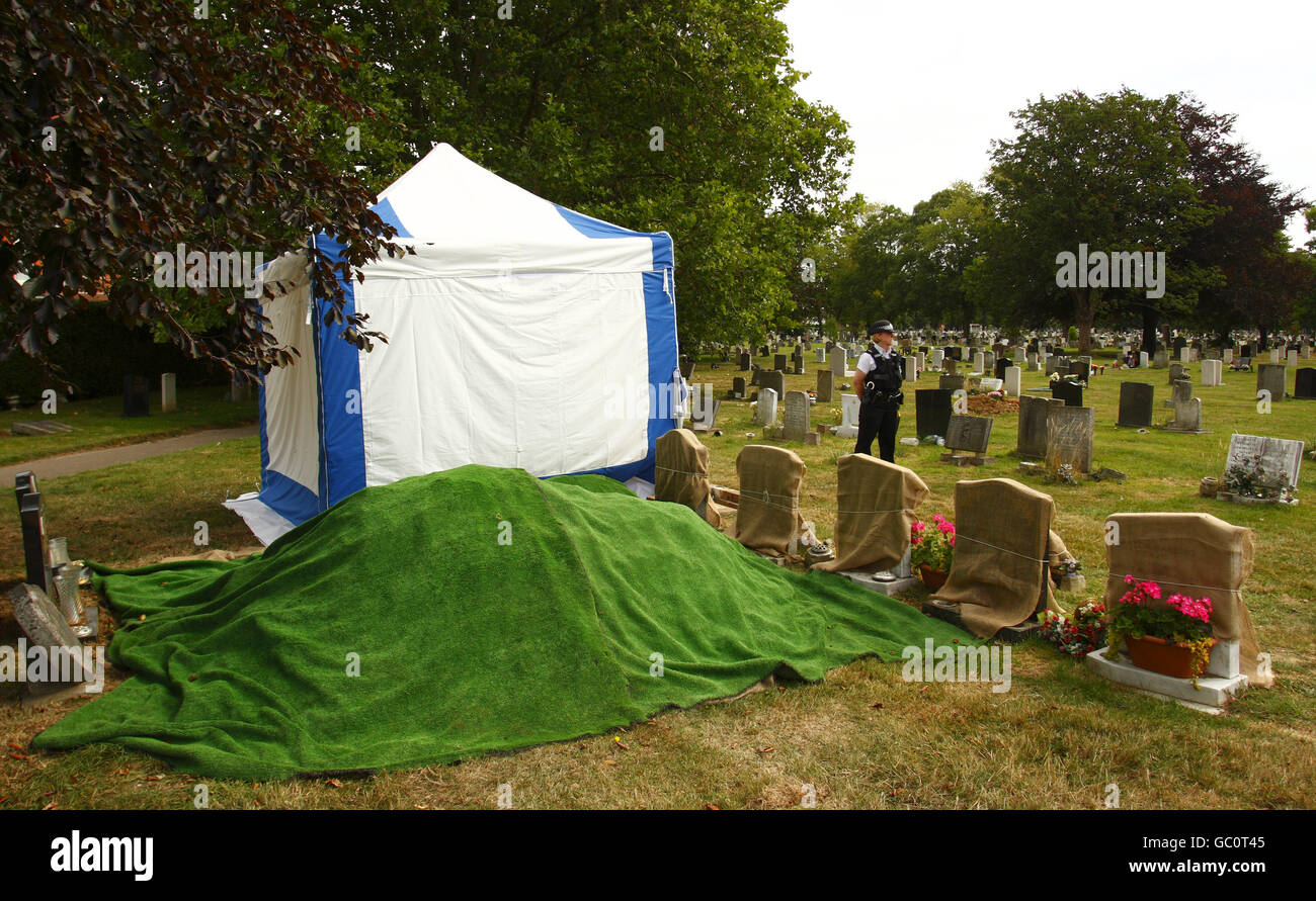 Murder suspect exhumed Stock Photo - Alamy