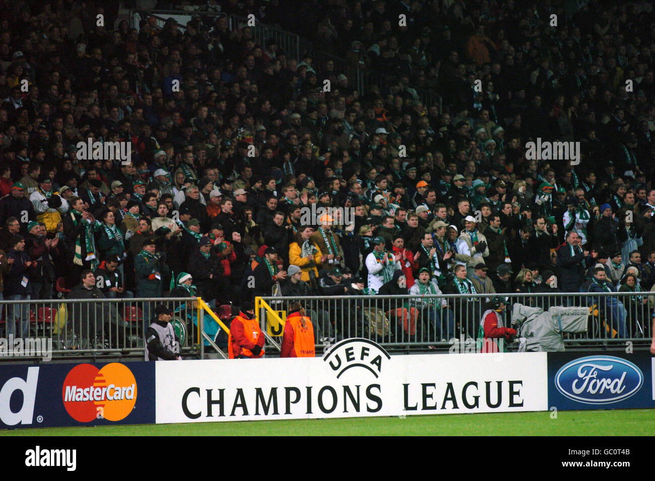 Mastercard signage hi-res stock photography and images - Alamy