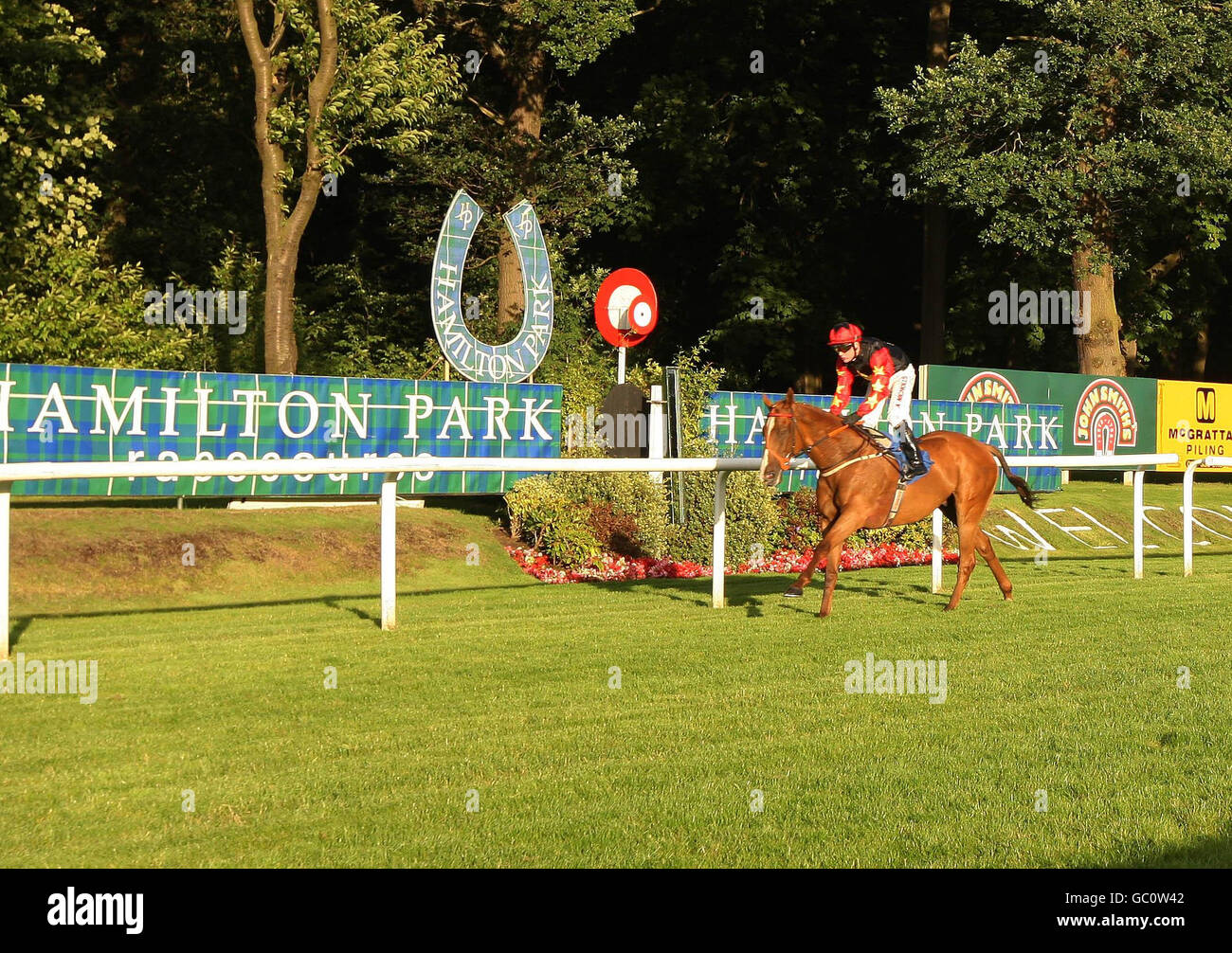Hamilton park racecourse horse hi-res stock photography and images - Alamy