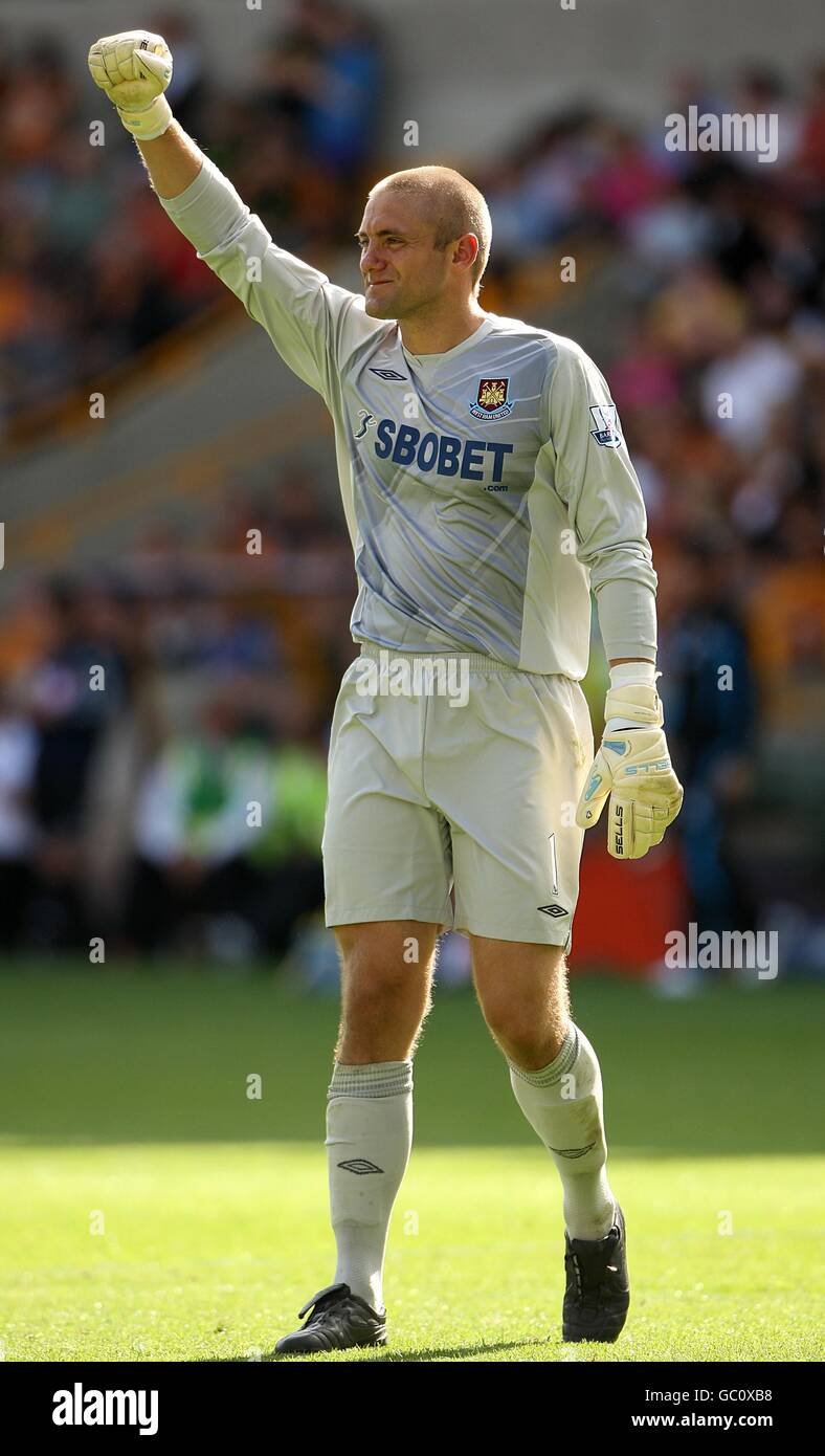 West Ham United goalkeeper Robert Green celebrates after Matthew Upson ...