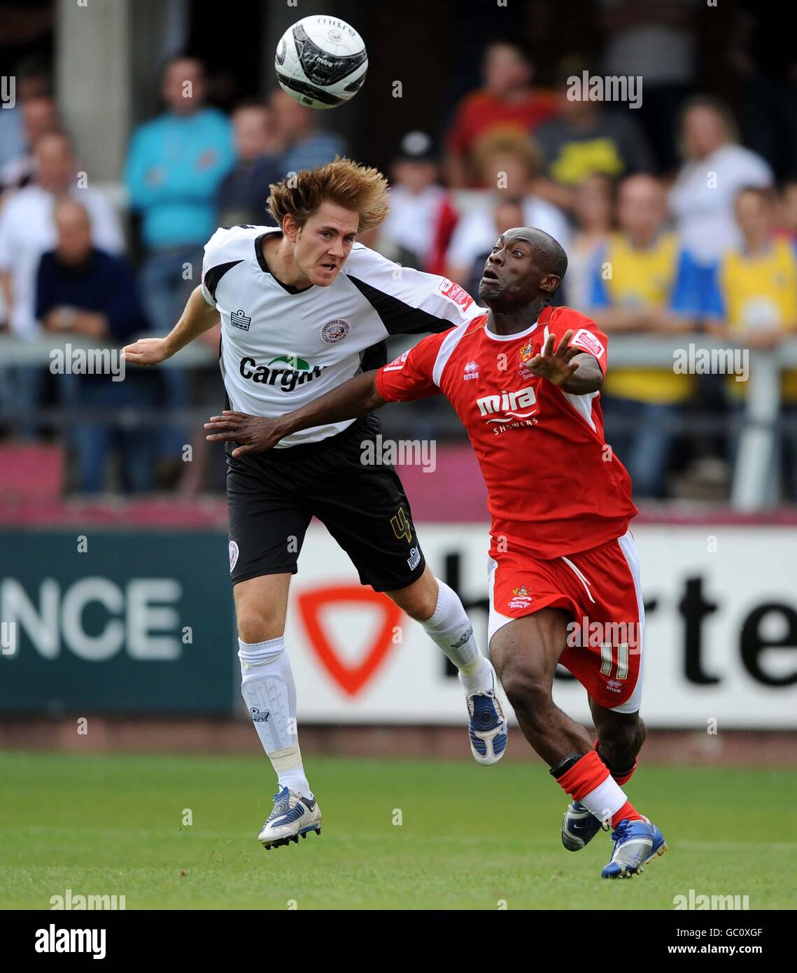 Hereford United's Richard Rose and Cheltenham Town's Elvis Hammond ...