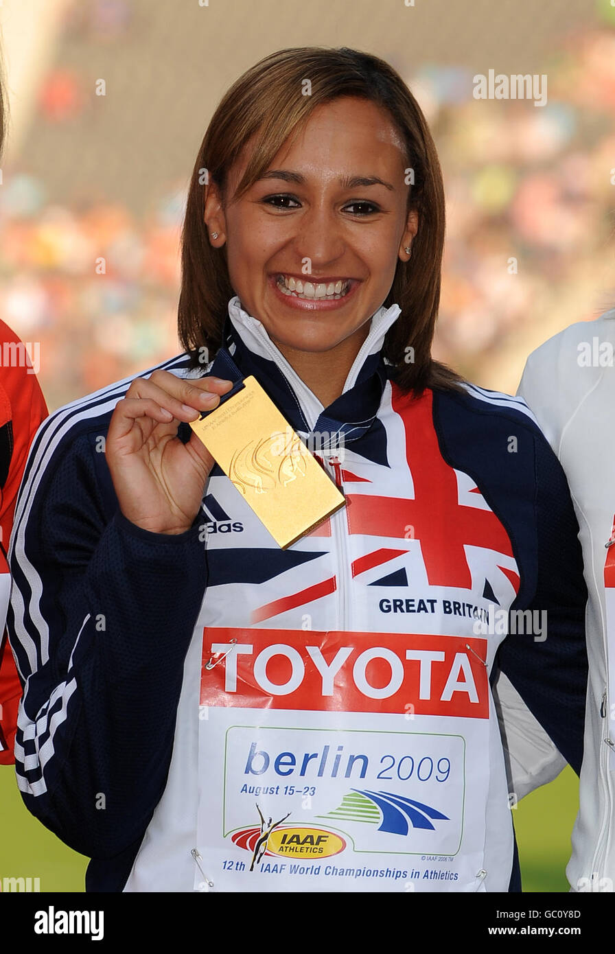 Great Britain's Jessica Ennis shows off her Gold Medal for the Women's ...