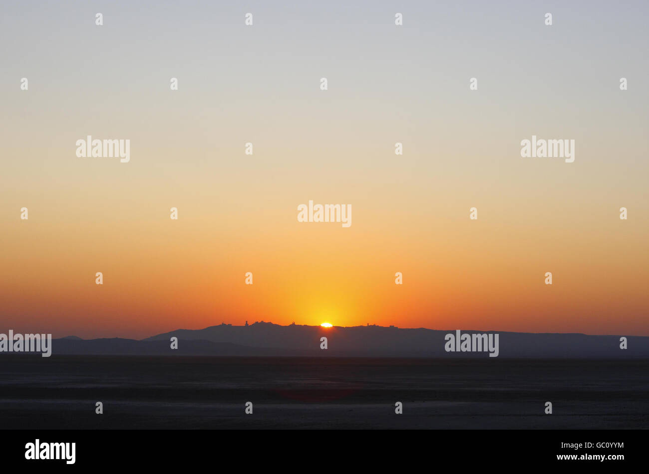Sunrise at Rogers Dry Lake, Edwards Airforce Base, Mojave Desert ...