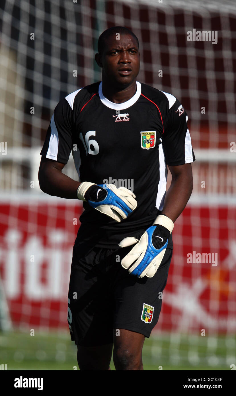 Mali goalkeeper soumaila diakite hi-res stock photography and images ...