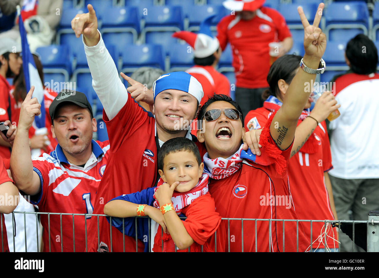 Chile fans celebrate in the stand hi-res stock photography and images ...