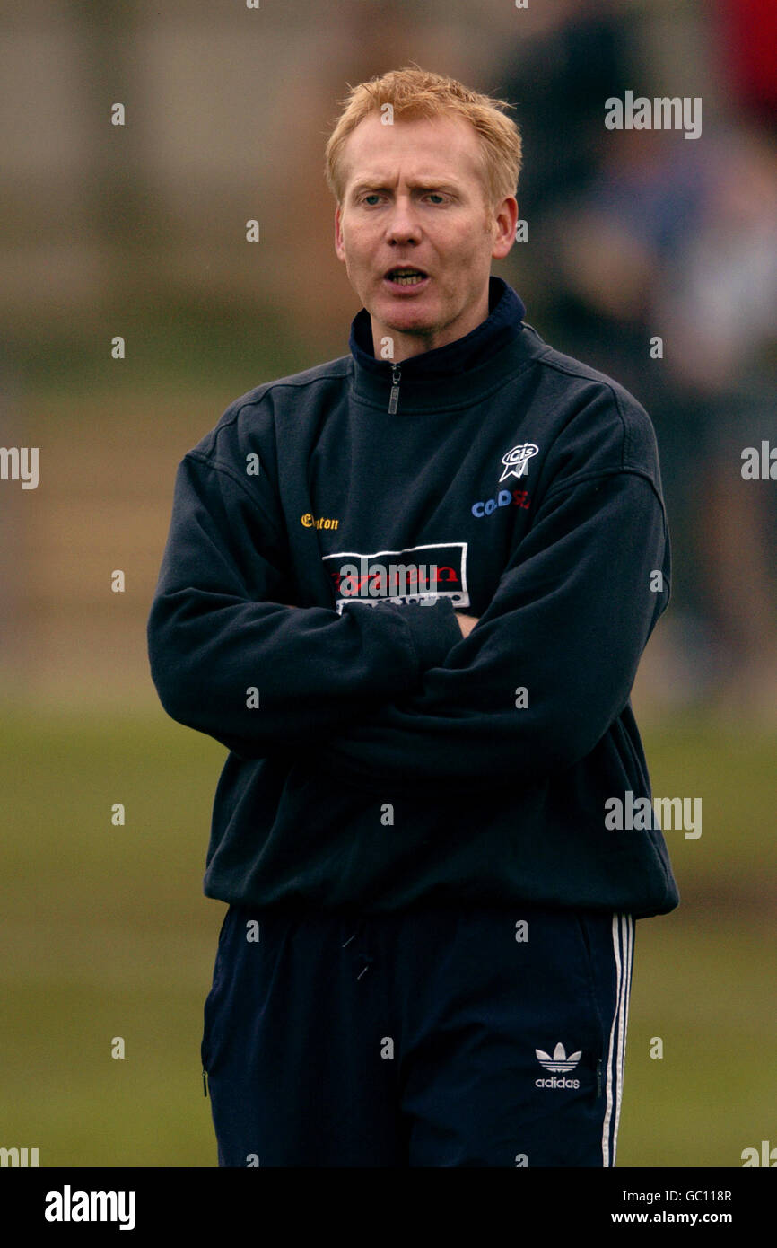 Slough towns manager eddie the start of the match hi-res stock ...