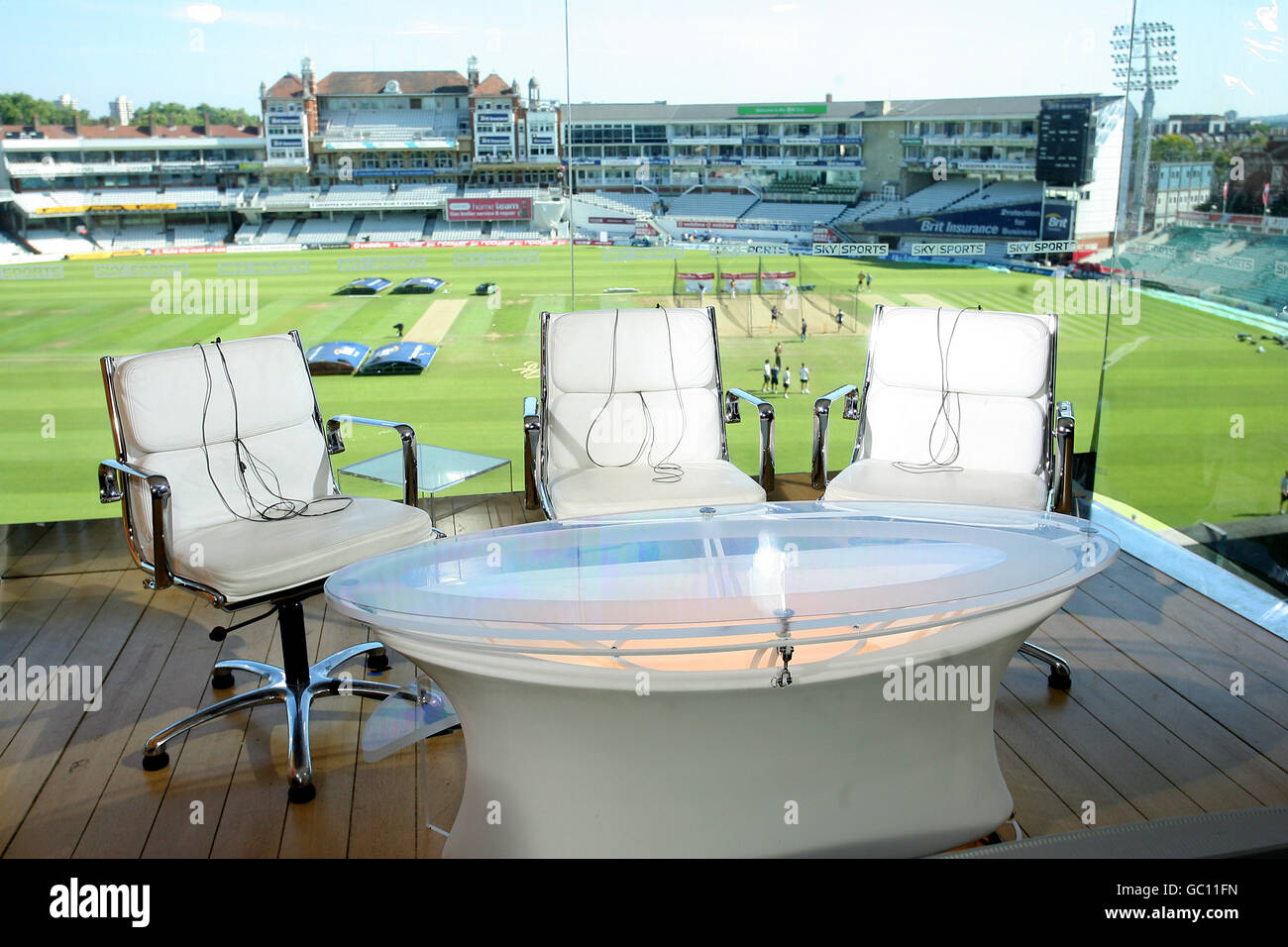 Sky sports studio at the brit oval hi-res stock photography and images ...