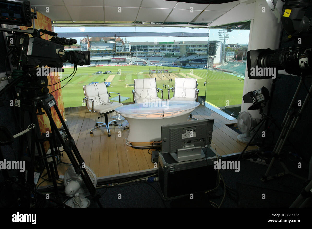 Sky sports studio at the brit oval hi-res stock photography and images ...