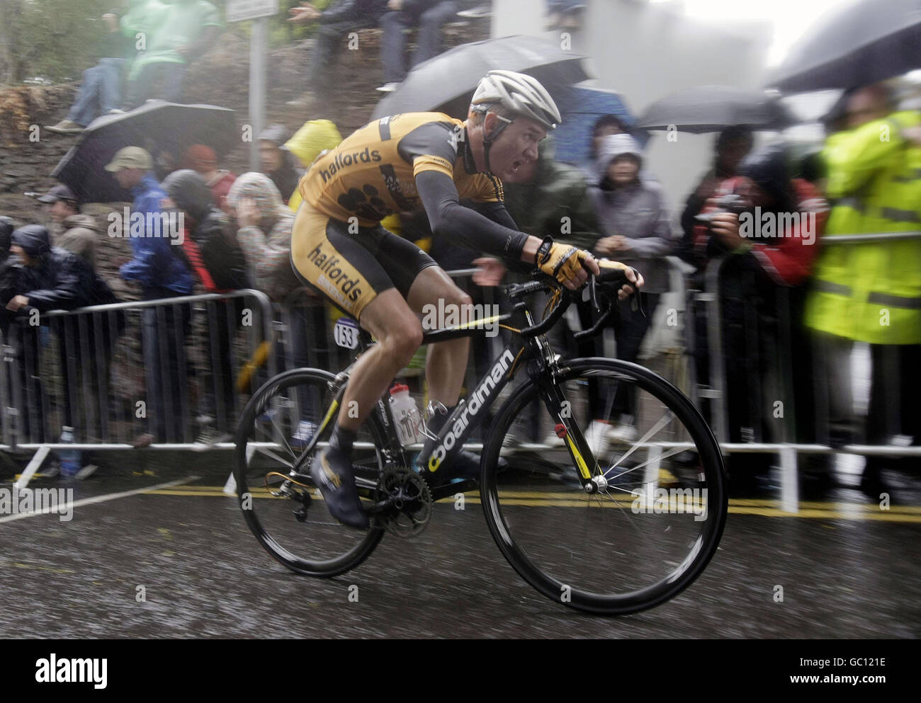 Halfords race team hi-res stock photography and images - Alamy