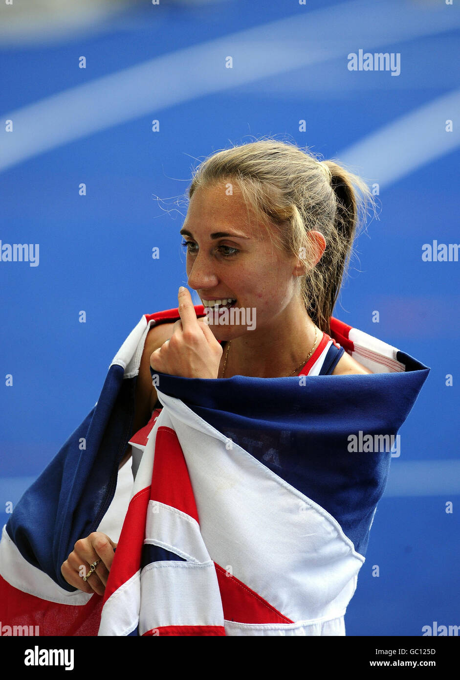 Great Britain's Lisa Dobriskey celebrates winning silver in the Womens ...