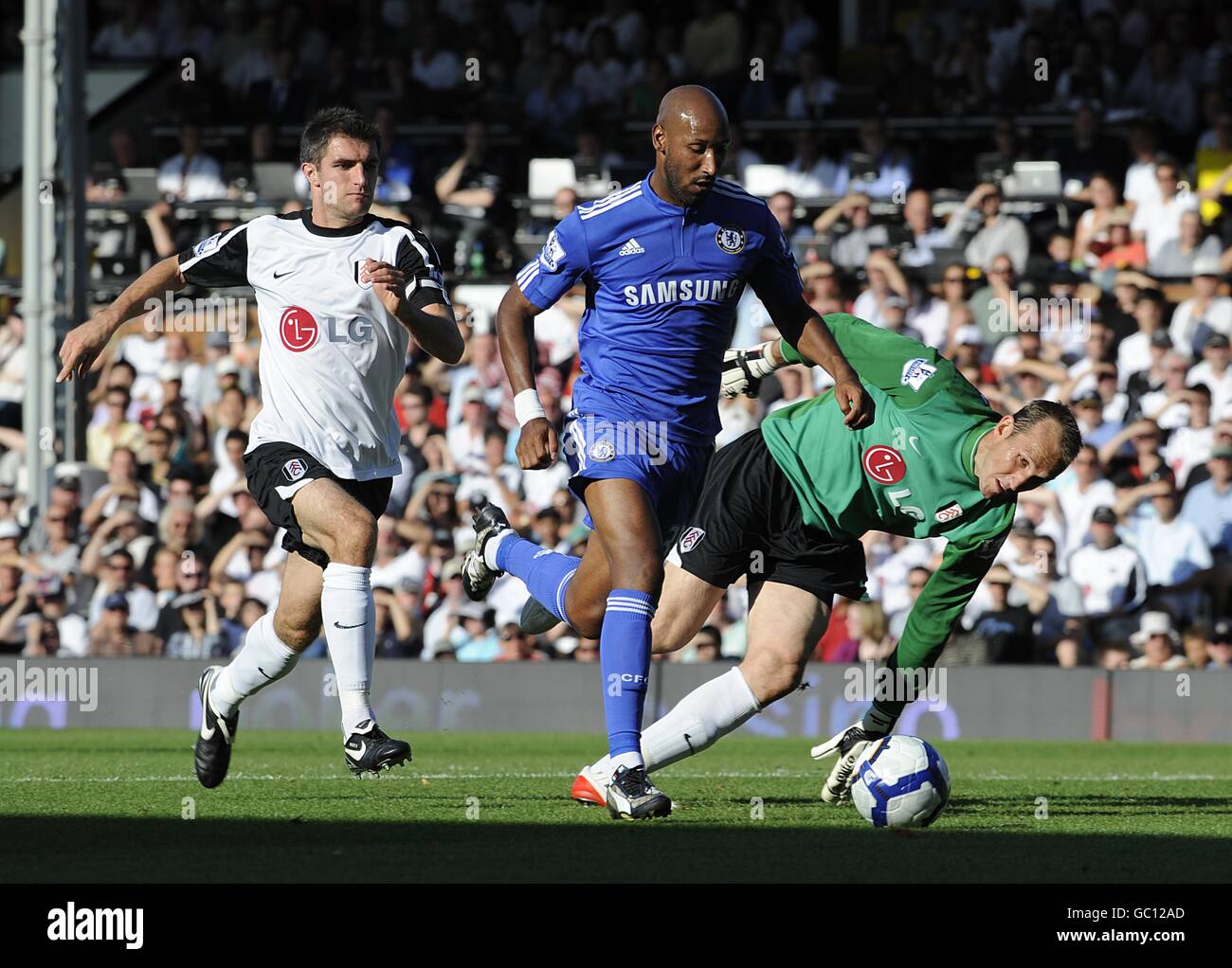 Chelsea goalkeeper mark schwarzer hi-res stock photography and images ...