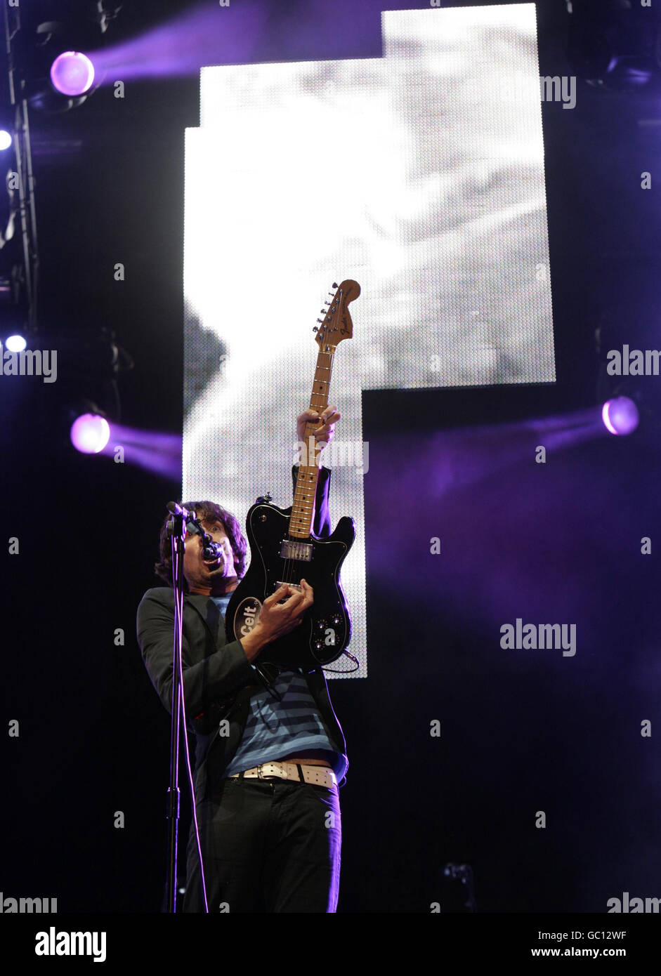 Snow patrol performing on v stage v festival hi-res stock photography ...
