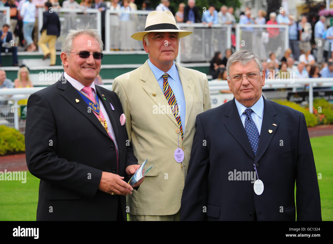 Actors Derek Martin (r) and Graham Cole (l) at the Variety Club Day at ...