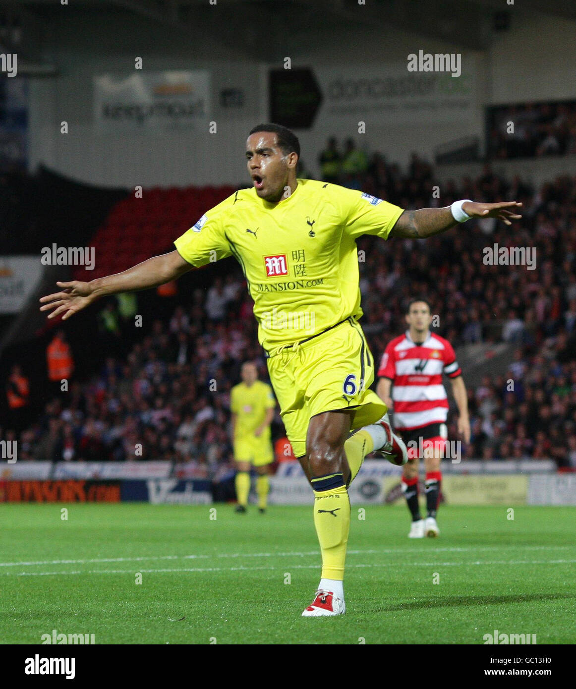Tottenham Hotspur's Tom Huddlestone celebrates scoring his teams first ...