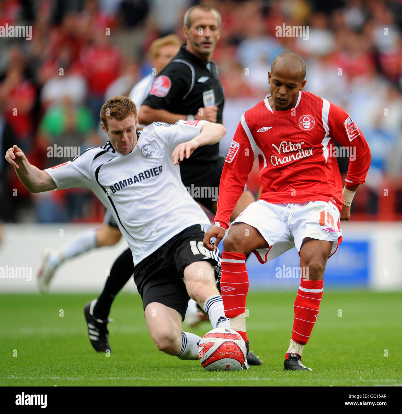 Nottingham Forest's Robert Earnshaw and Derby County's Stephen Pearson ...