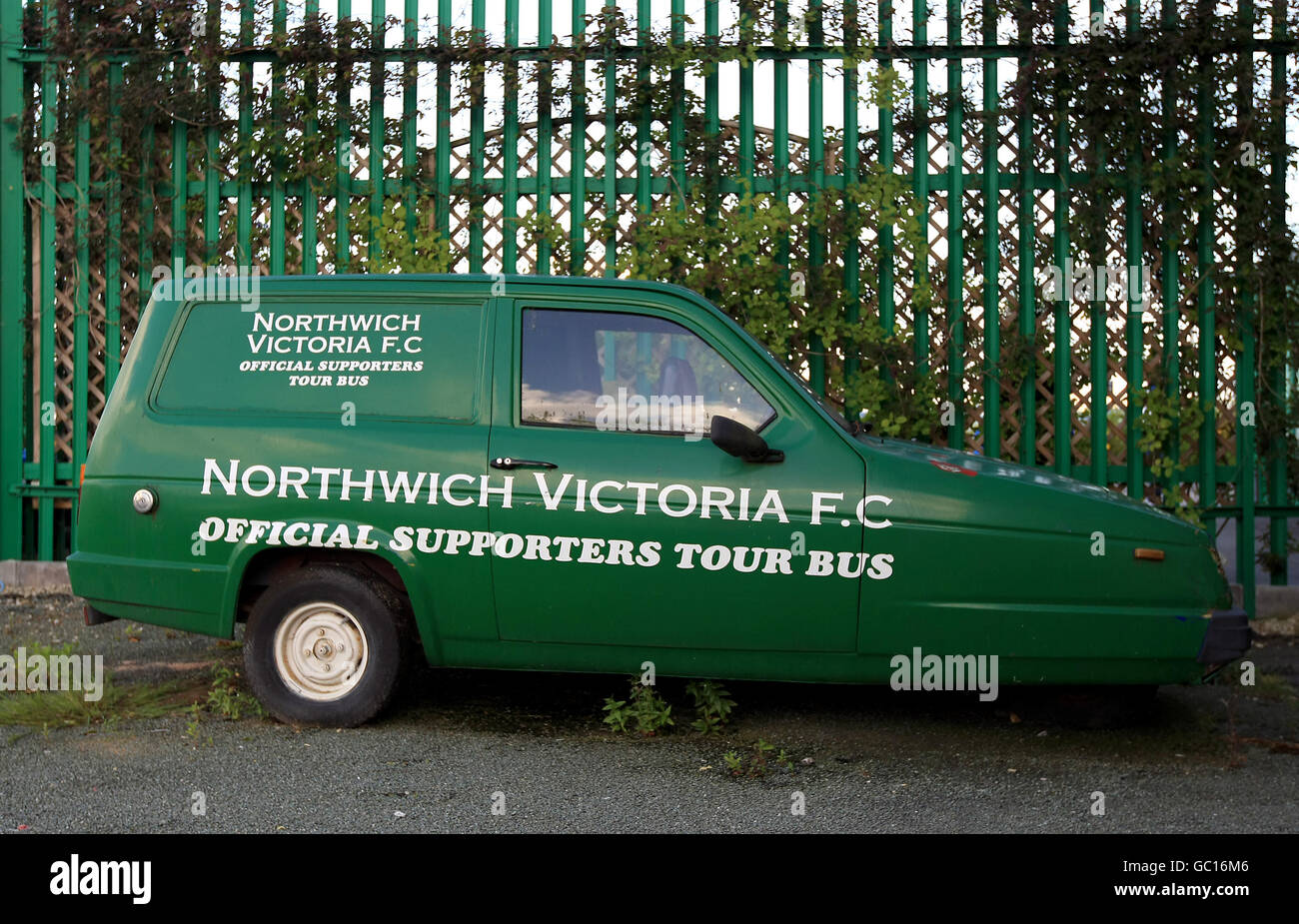 Football soccer bus hi-res stock photography and images - Alamy