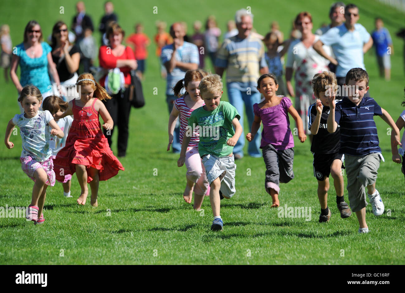 Horse racing family fun day epsom downs racecourse hi-res stock ...