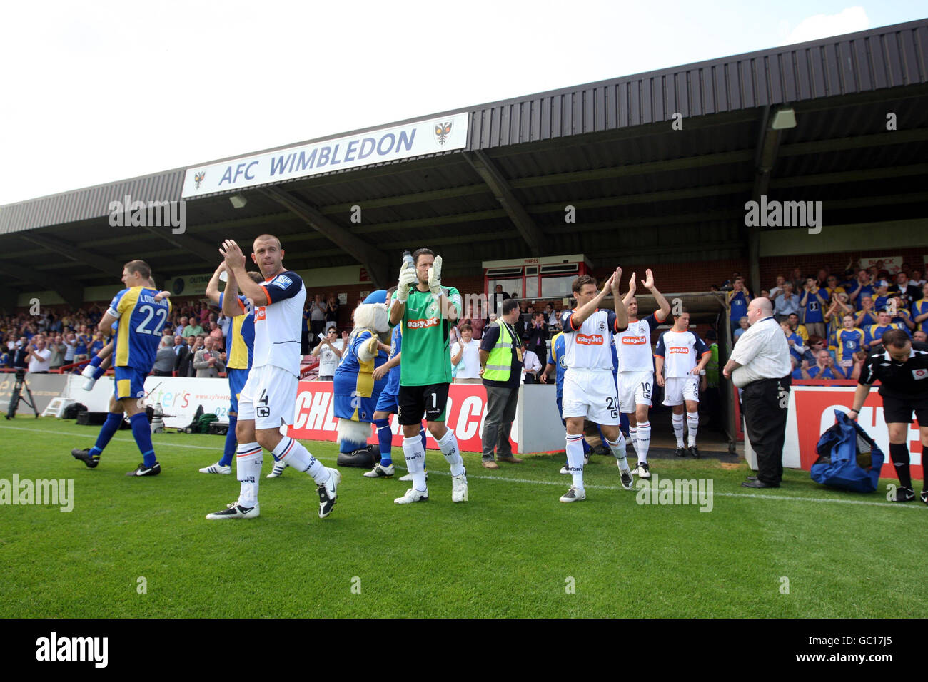 Afc wimbledon footballers hi-res stock photography and images - Alamy