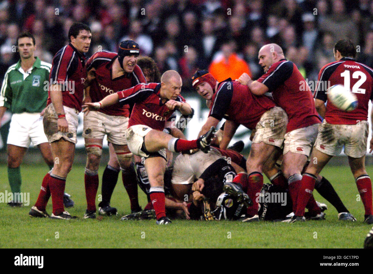Rugby union action peter stringer hi-res stock photography and images ...