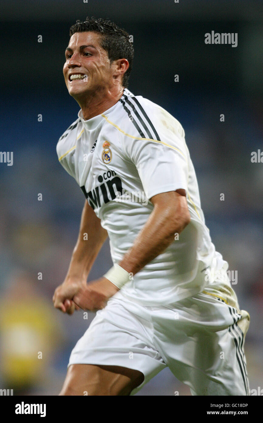 Cristiano ronaldo real madrid 2009 hi-res stock photography and images ...