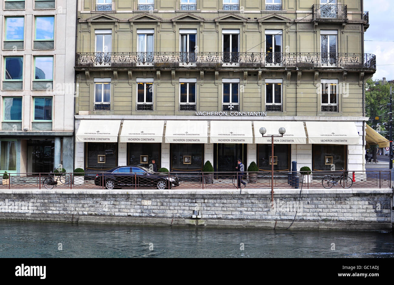 GENEVA, SWITZERLAND - AUGUST 17: View of the shopping street in Geneva ...