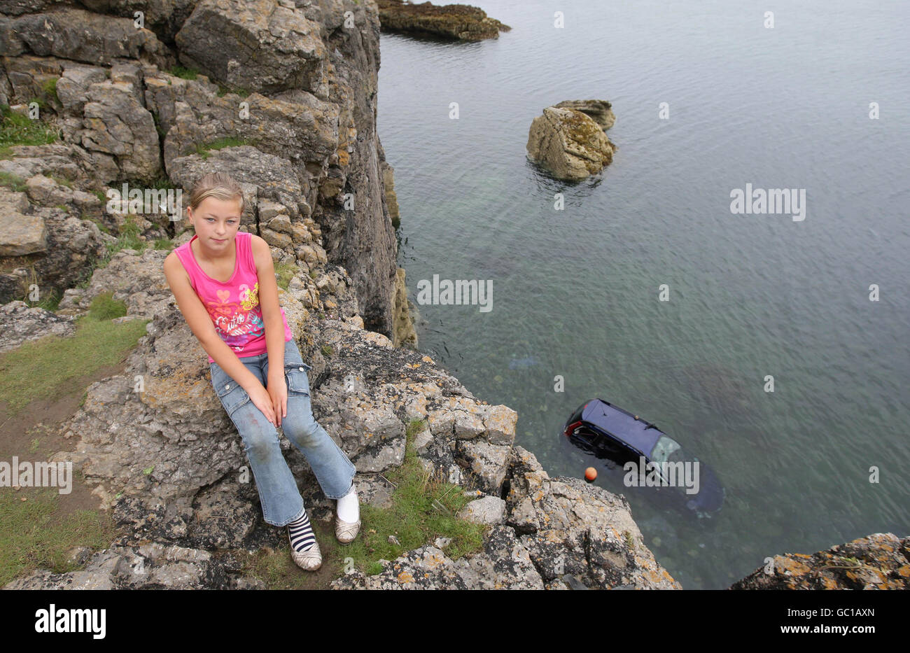 Car goes over cliff hi-res stock photography and images - Alamy