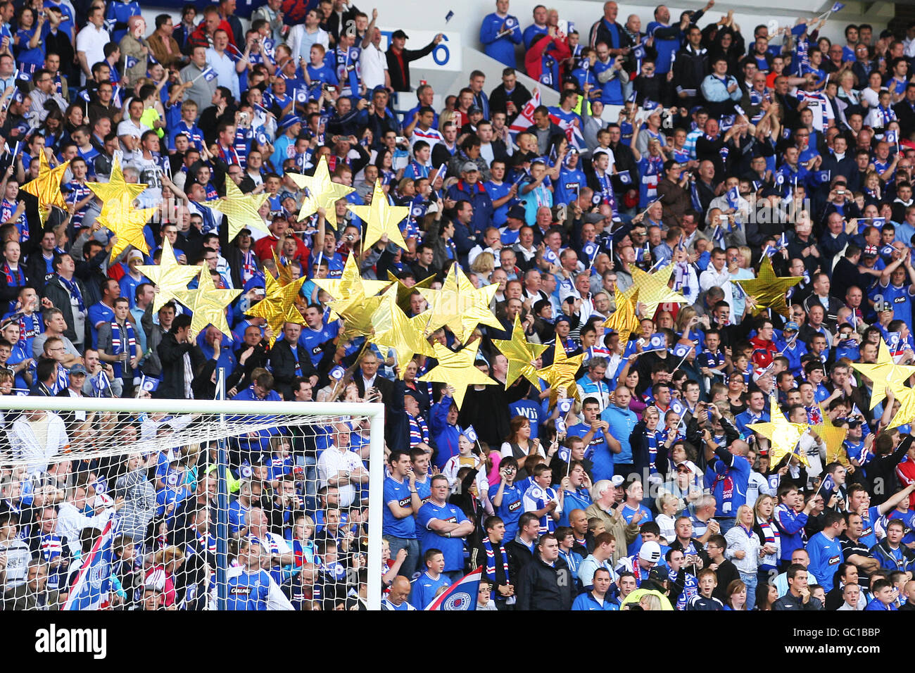 Falkirk fans in stands hi-res stock photography and images - Alamy