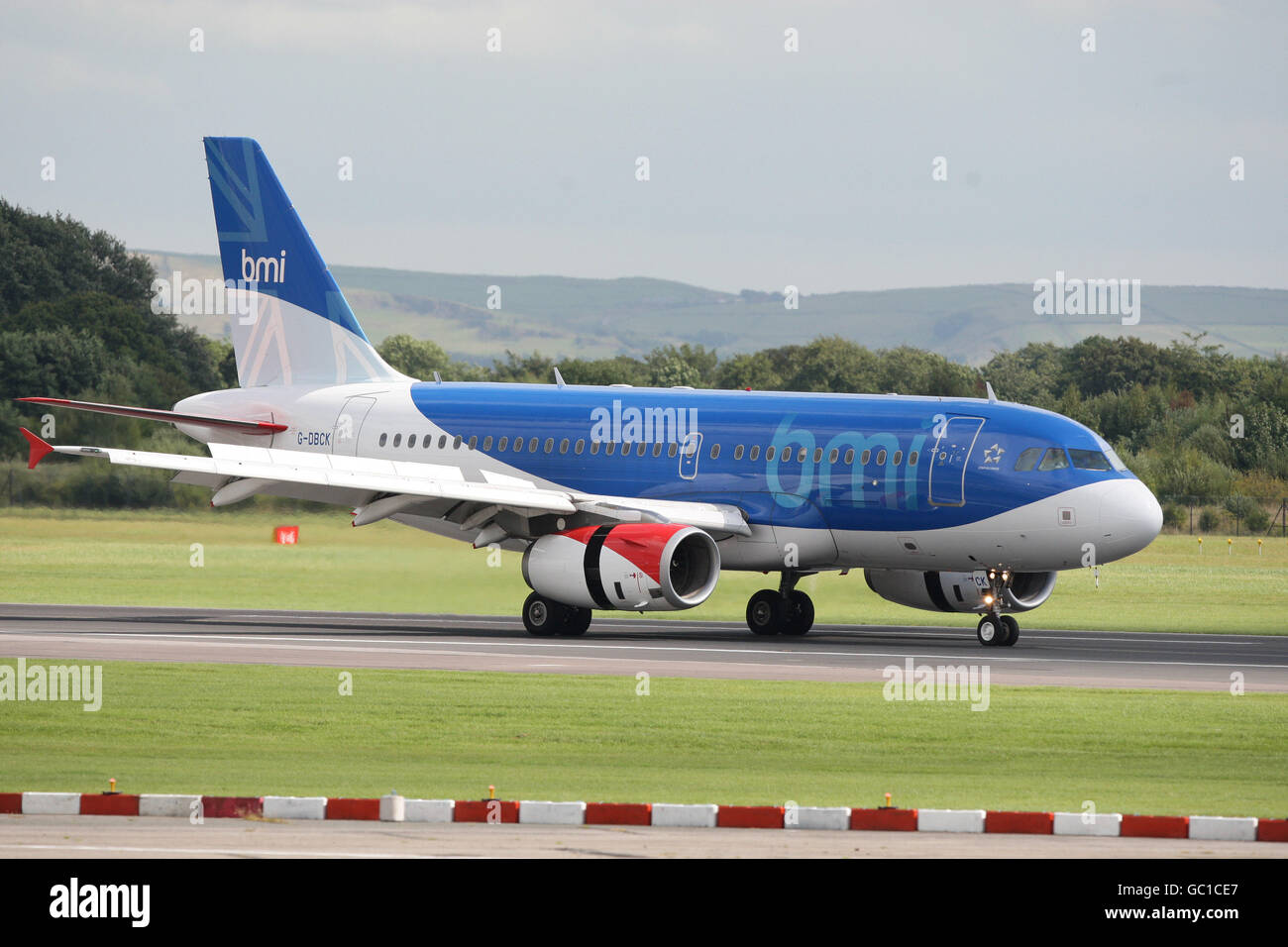 Bmi plane lands at manchester airport hi-res stock photography and ...