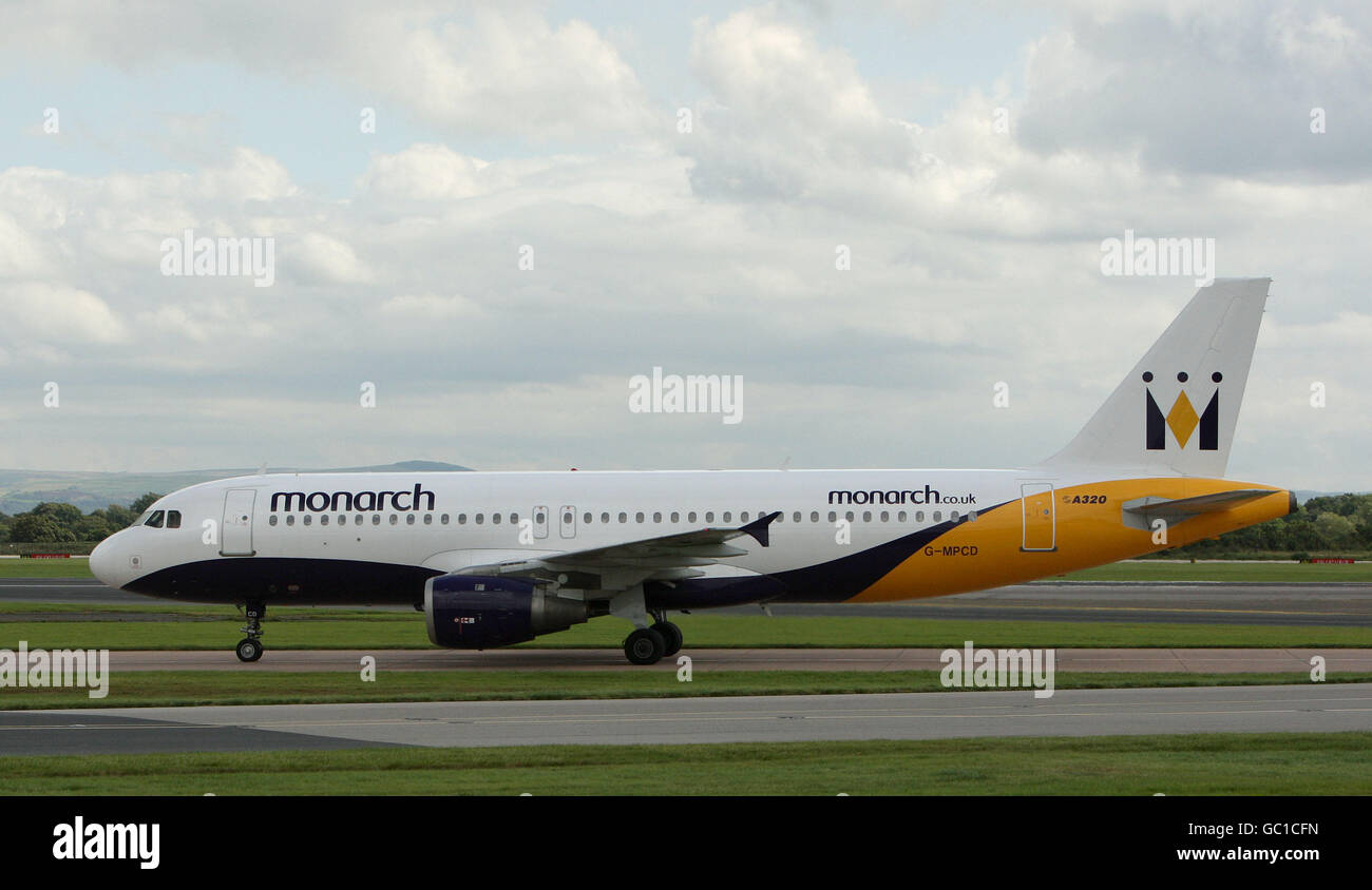 Monarch plane lands at manchester airport hi-res stock photography and ...
