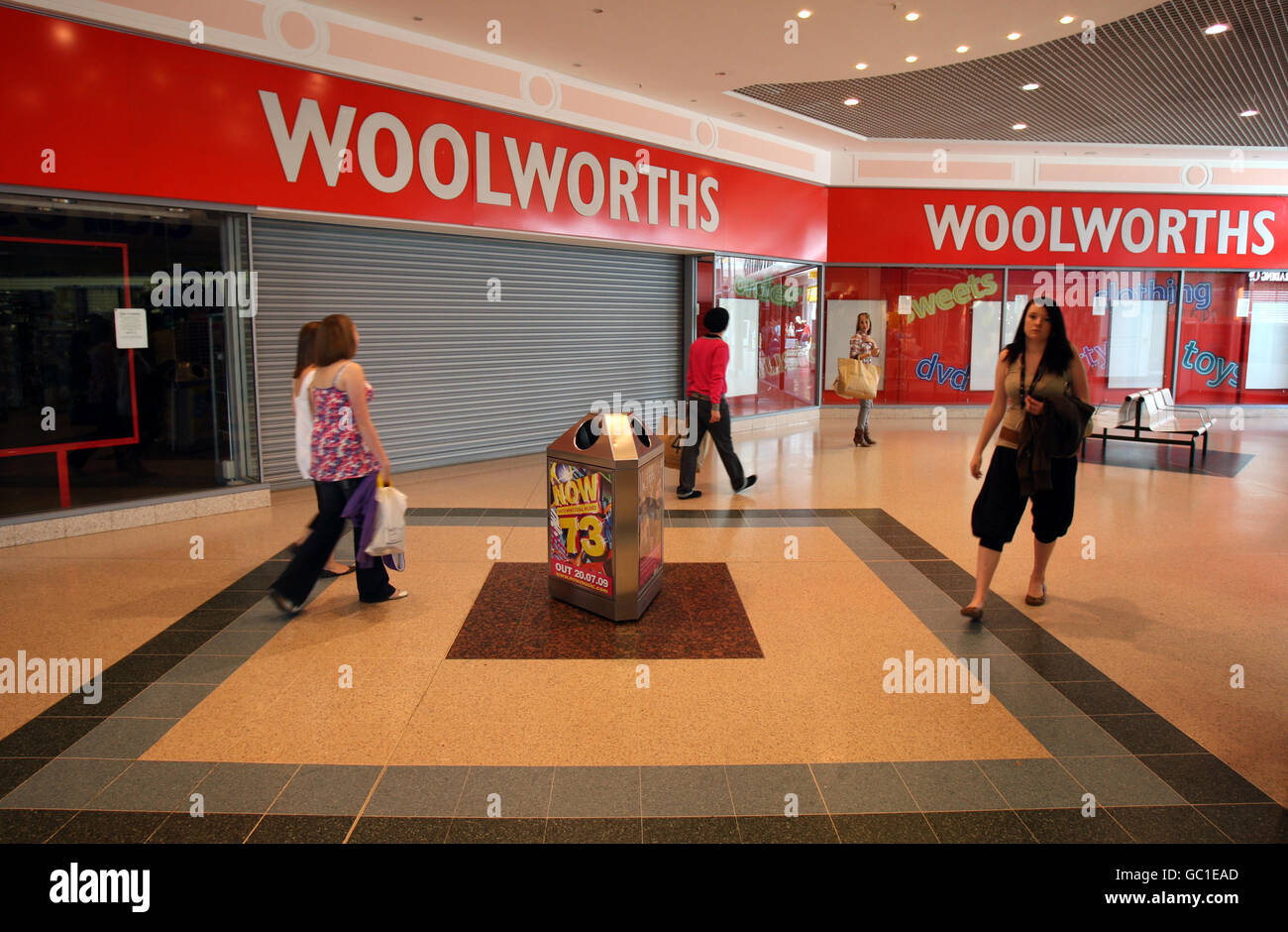 Woolworths closed store in Telford's indoor shopping centre Stock Photo ...
