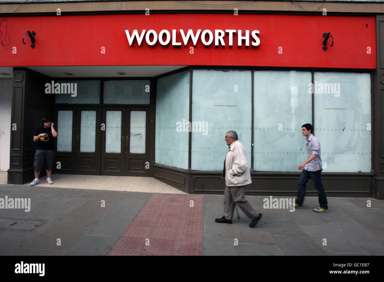 Woolworths closures. Woolworths closed store in Shrewsbury Stock Photo ...