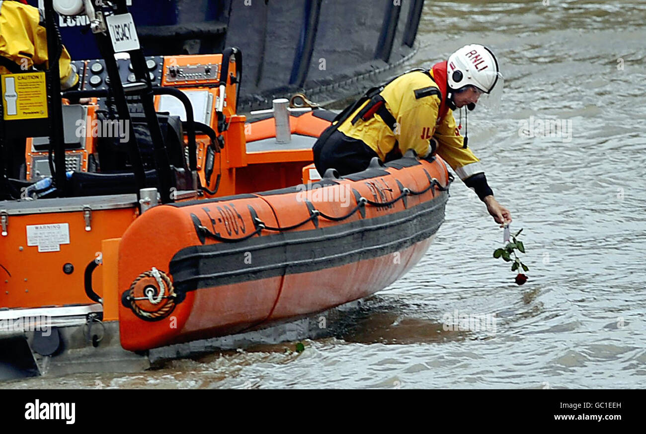 Near to the scene of the marchioness disaster hi-res stock photography ...