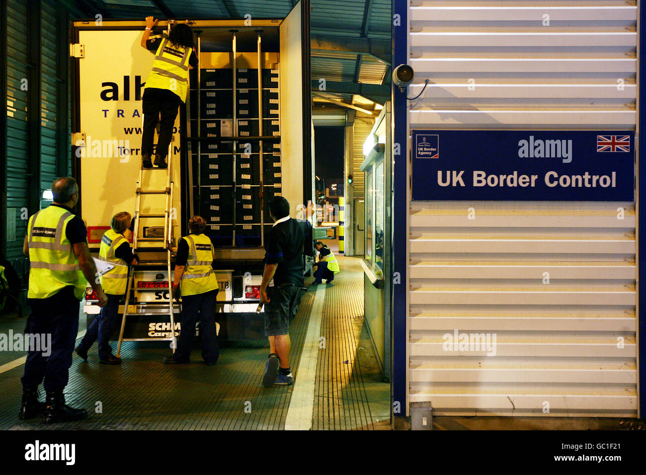UK Border Agency checks Stock Photo - Alamy