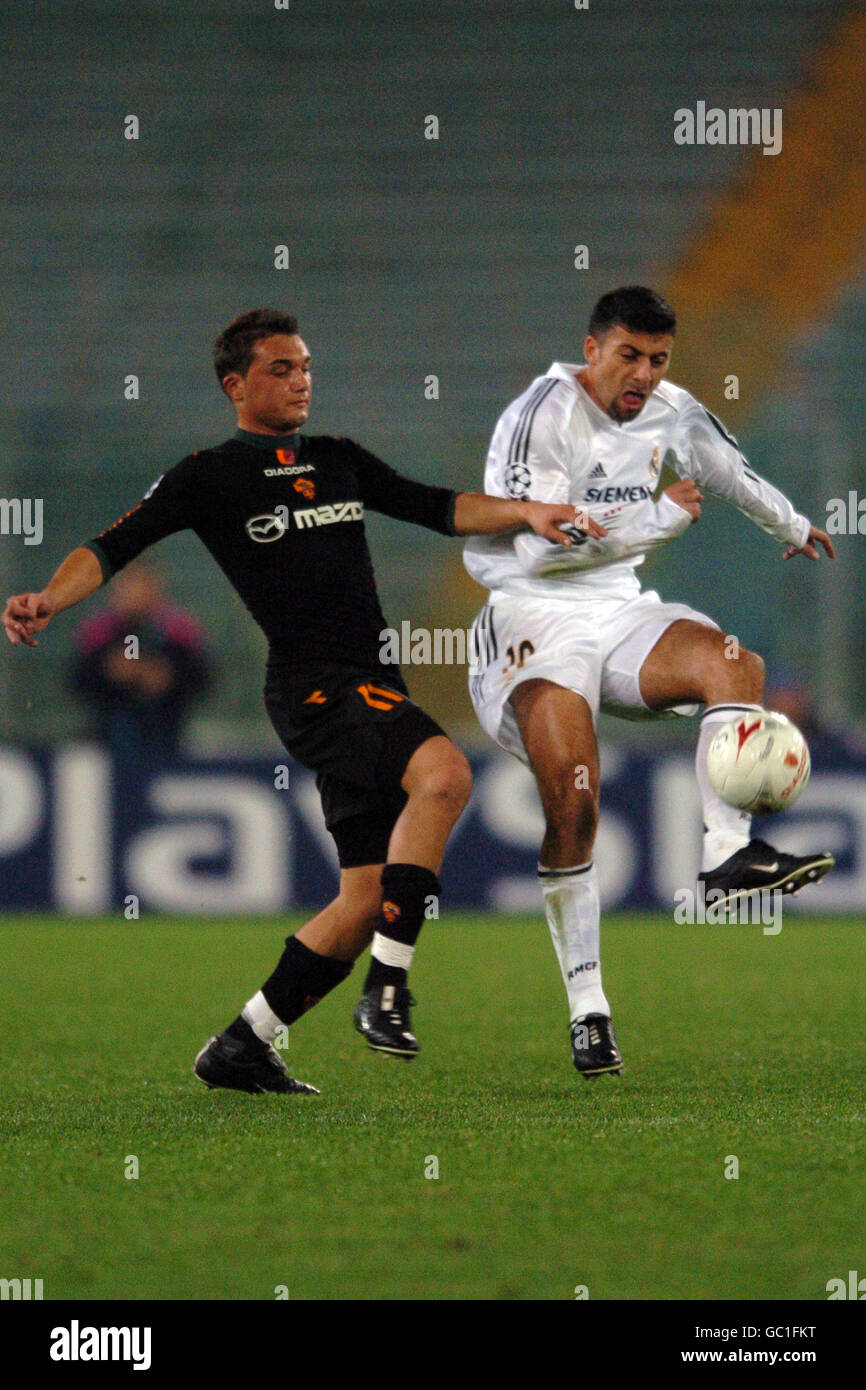 Real madrid v roma walter samuel hi-res stock photography and images ...