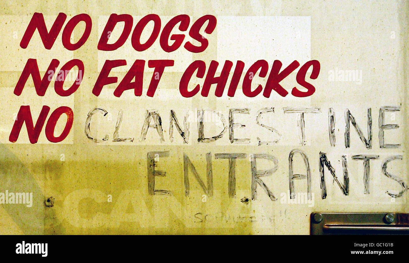 No border checks hi-res stock photography and images - Alamy