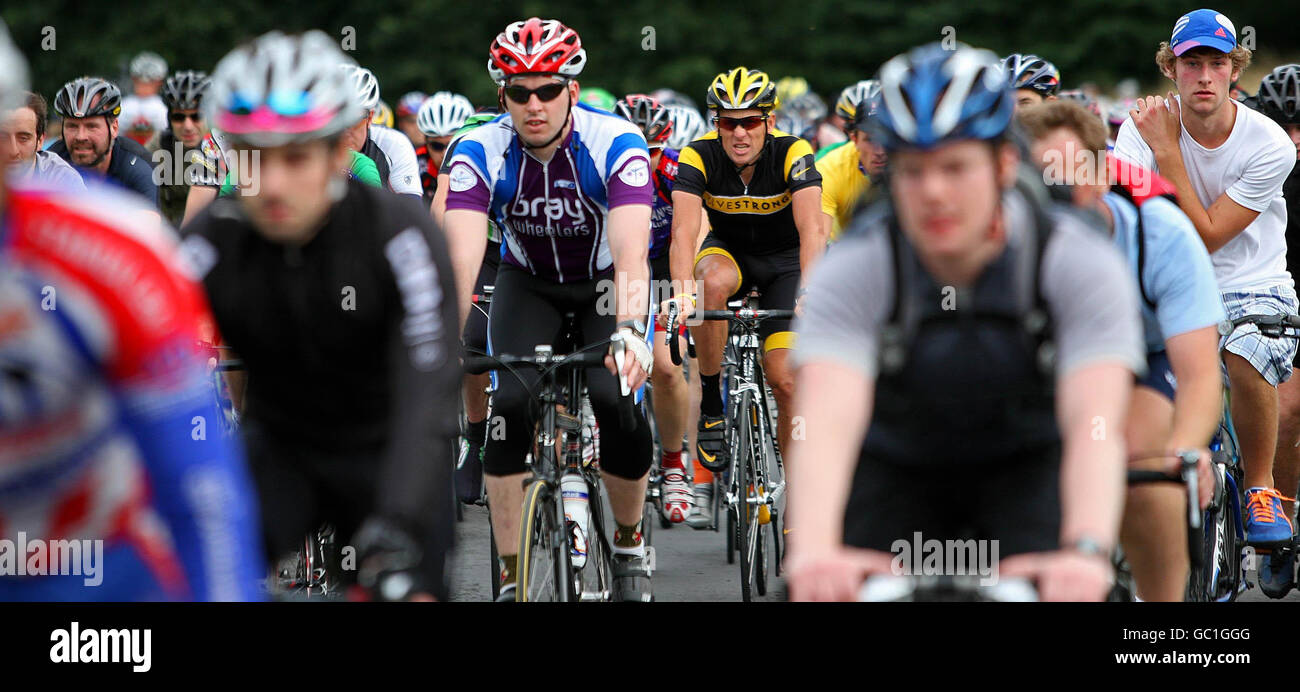 Phoenix park dublin racing hi-res stock photography and images - Alamy