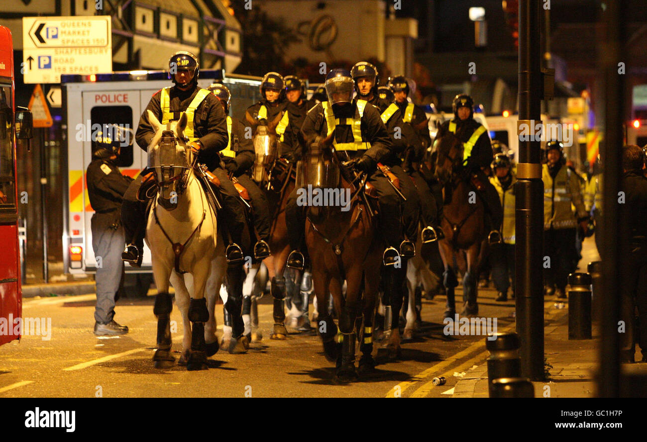 Mounted police outside of the stadium hi-res stock photography and ...