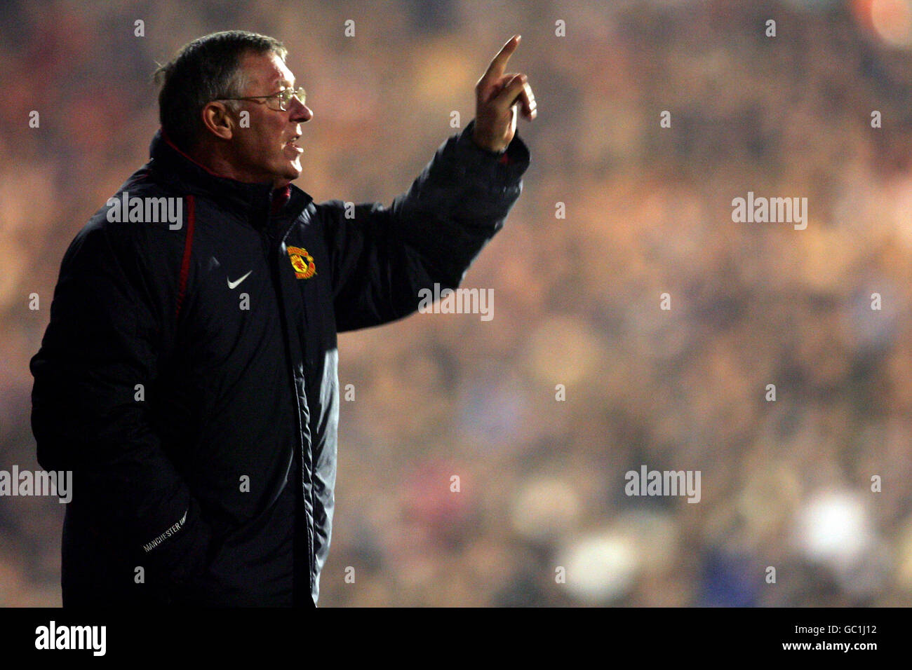 Manchester uniteds manager alex ferguson points out to his players hi ...