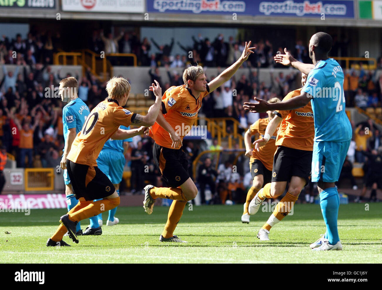 Football wolves full length celebrate celebration celebrating hi-res ...