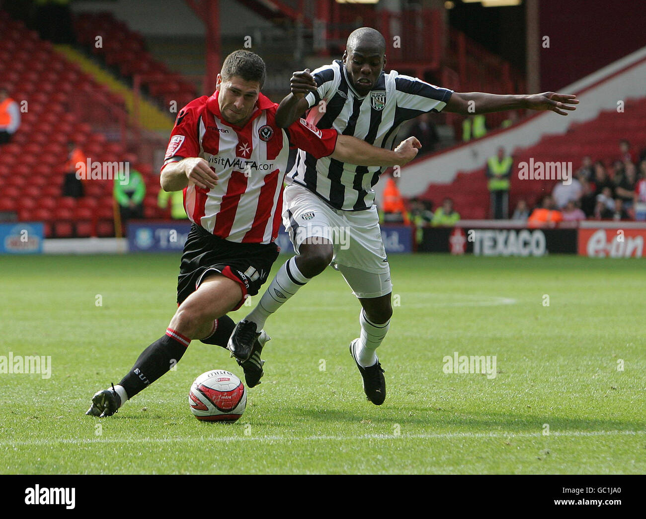 Sheffield United's Nick Montgomery and West Brom's Joe Mattock during ...