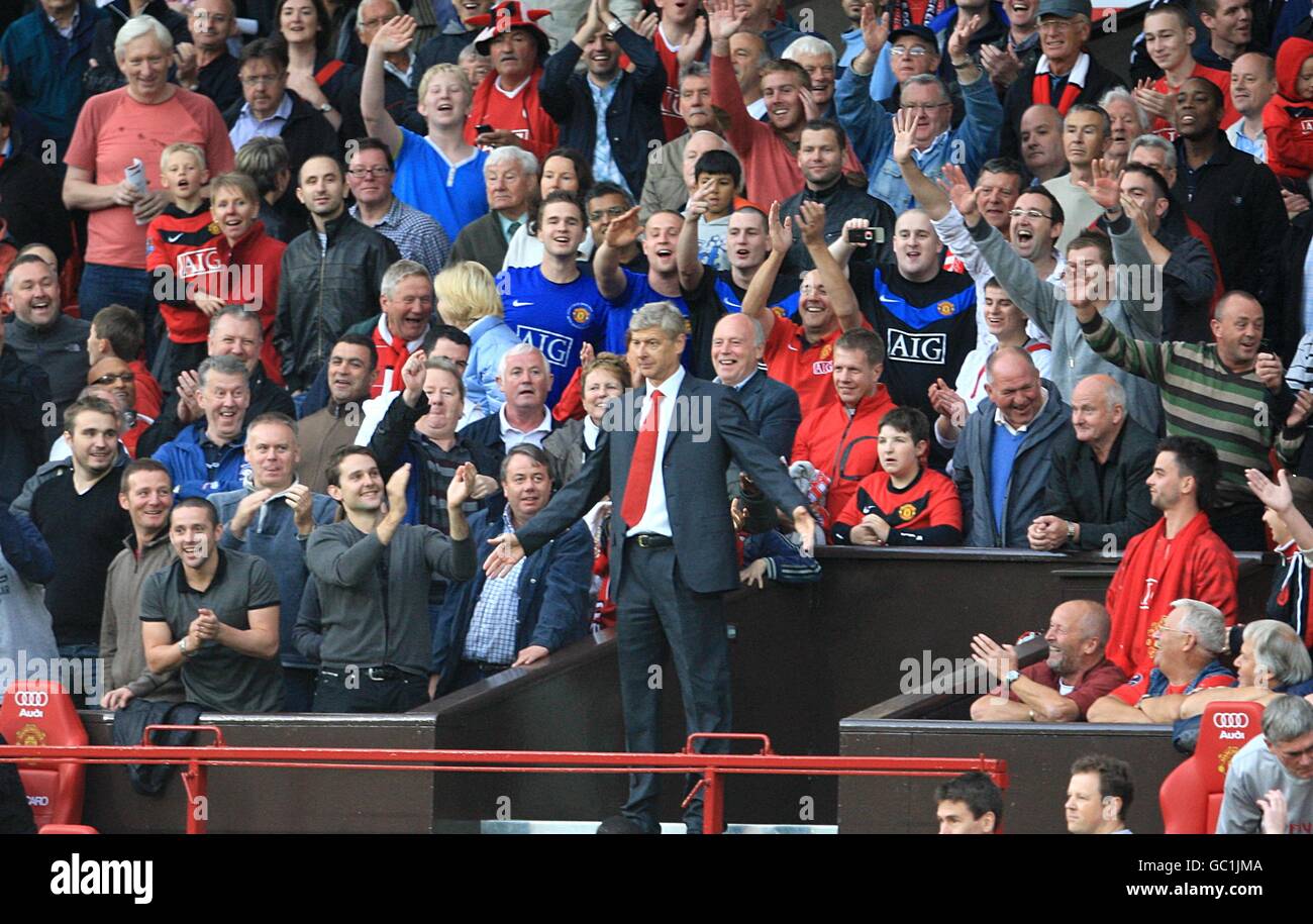 Wenger arsenal old trafford sent off hi-res stock photography and ...