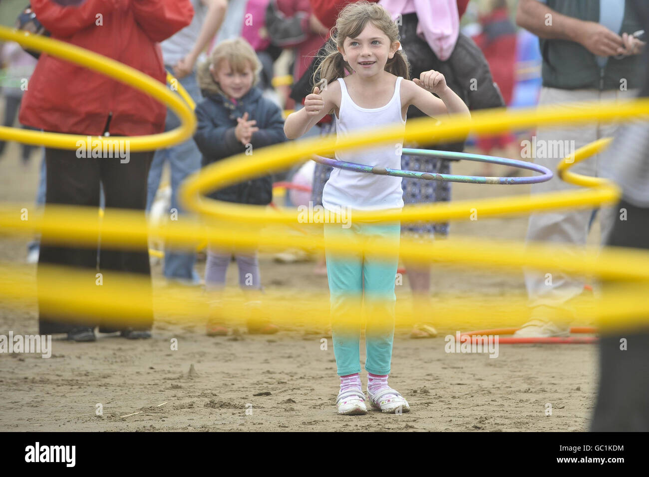 World Record Hula Hoop Attempt Stock Photo Alamy world-record-hula-hoop-attempt-stock-photo-alamy