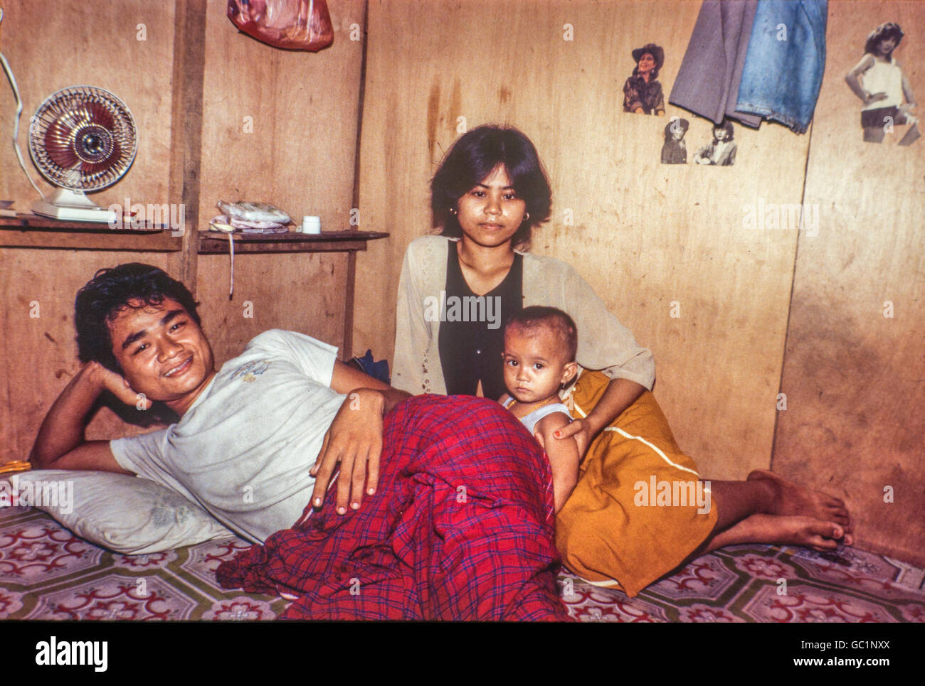 Jakarta, Indonesian family of rickshaw driver in their shack Stock ...