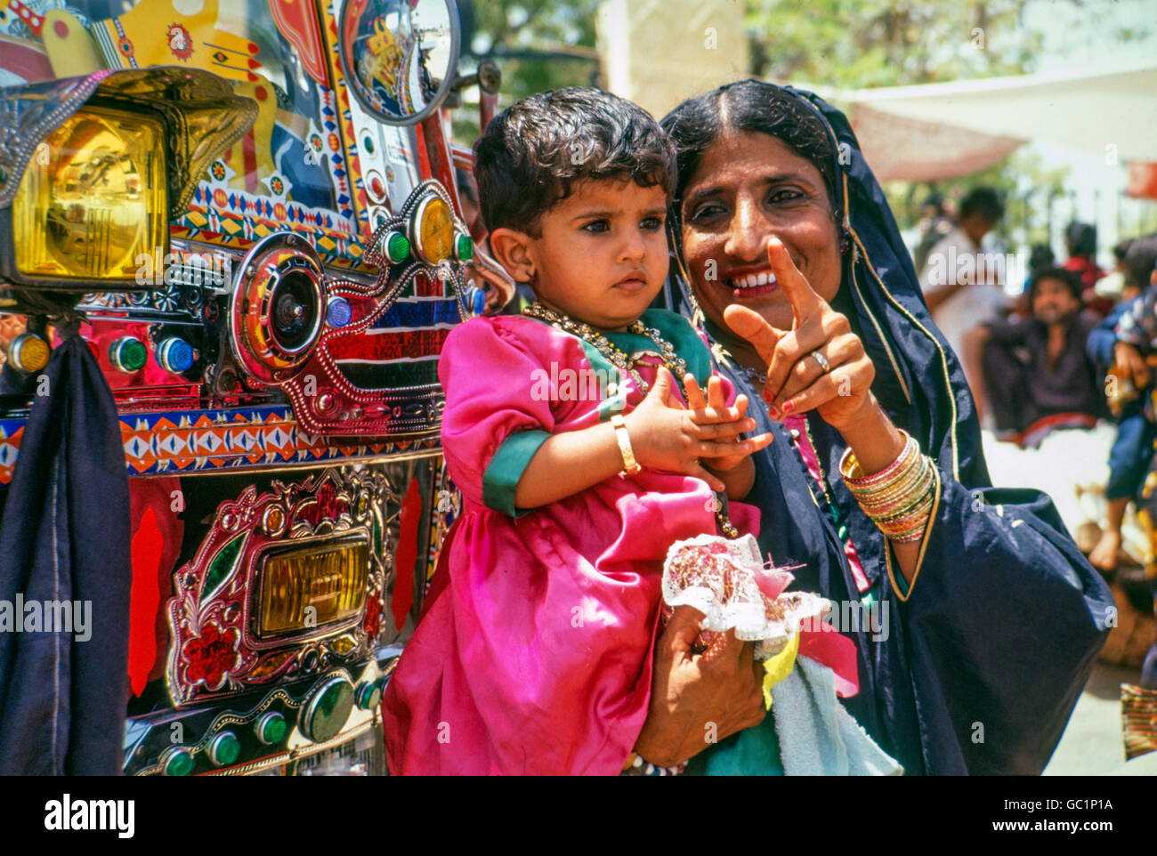 Pakistan mother and daughter Stock Photo - Alamy