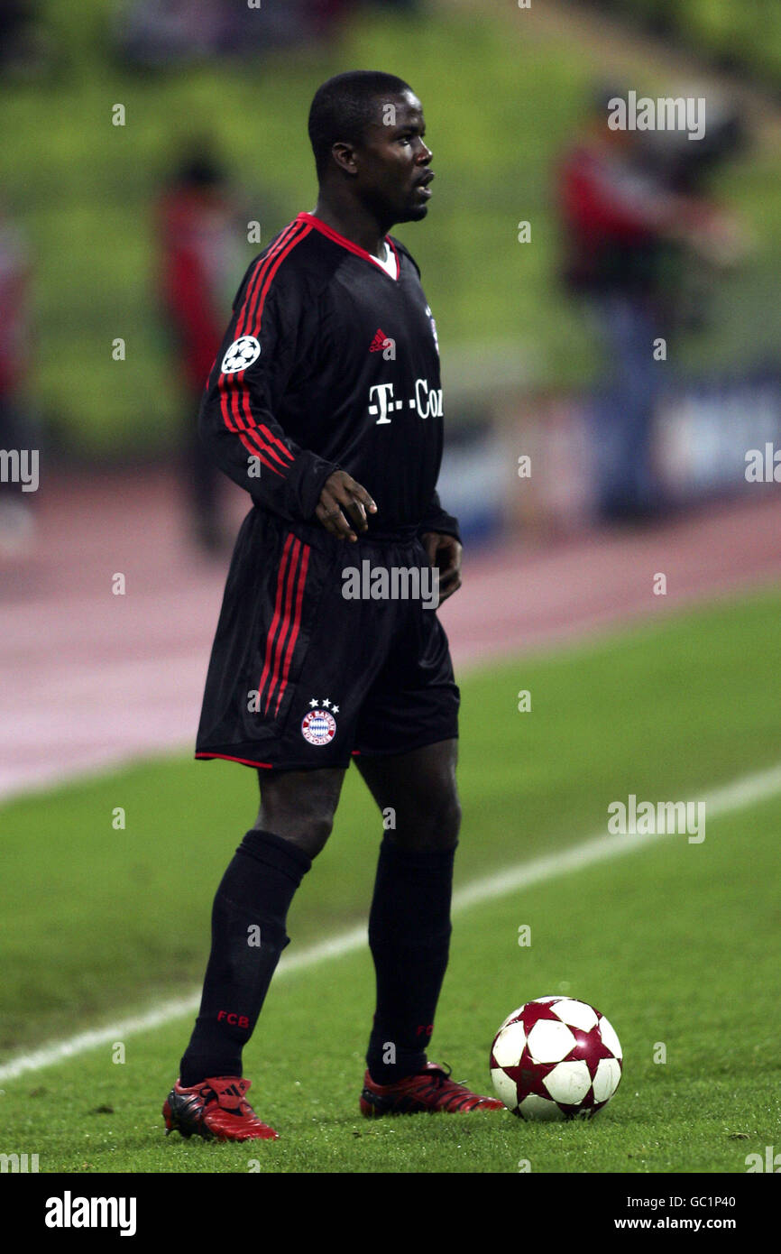 Soccer - UEFA Champions League - Group C - Bayern Munich v Maccabi Tel-Aviv. Samuel Osei Kuffour ...