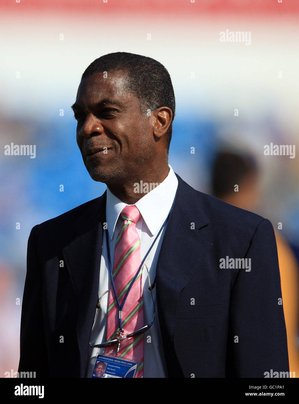 Commentator top half head shot hi-res stock photography and images - Alamy