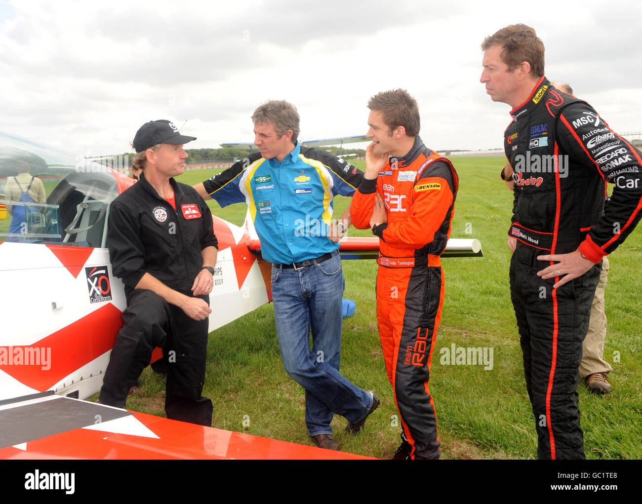 World Aerobatics pilot Andy Hill briefs British Touring Car drivers ...